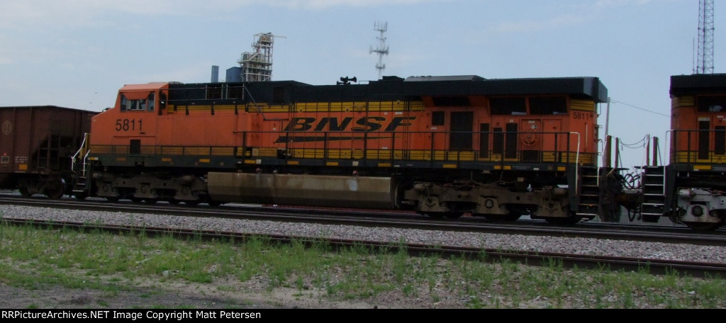 BNSF 5811
